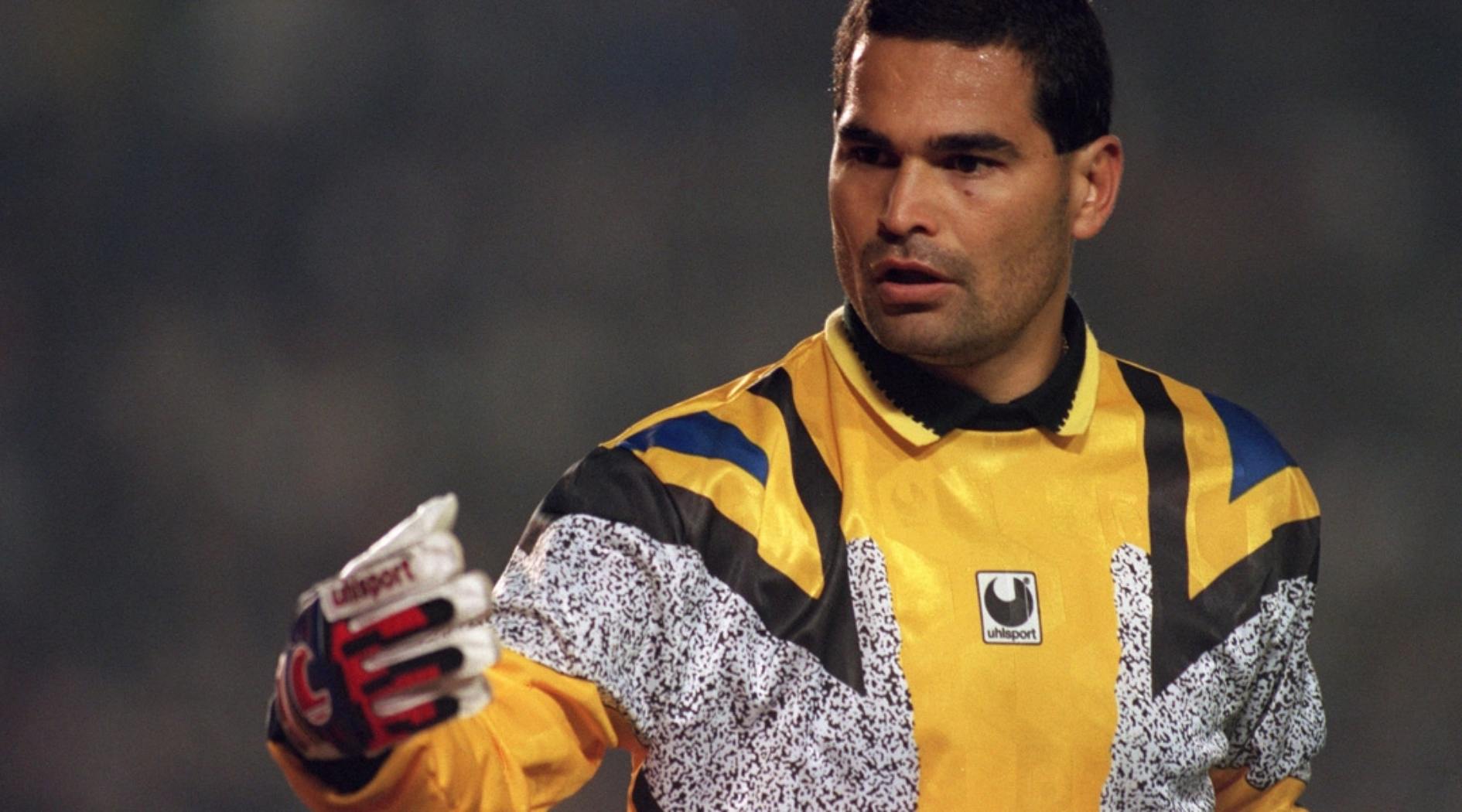 Çizgileri Aşmak: José Luis Chilavert - Manifold